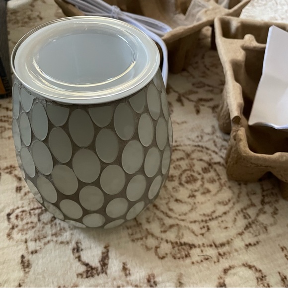 PartyLite | Accents | New In Box Partylite Scentglow Warmer Champagne ...